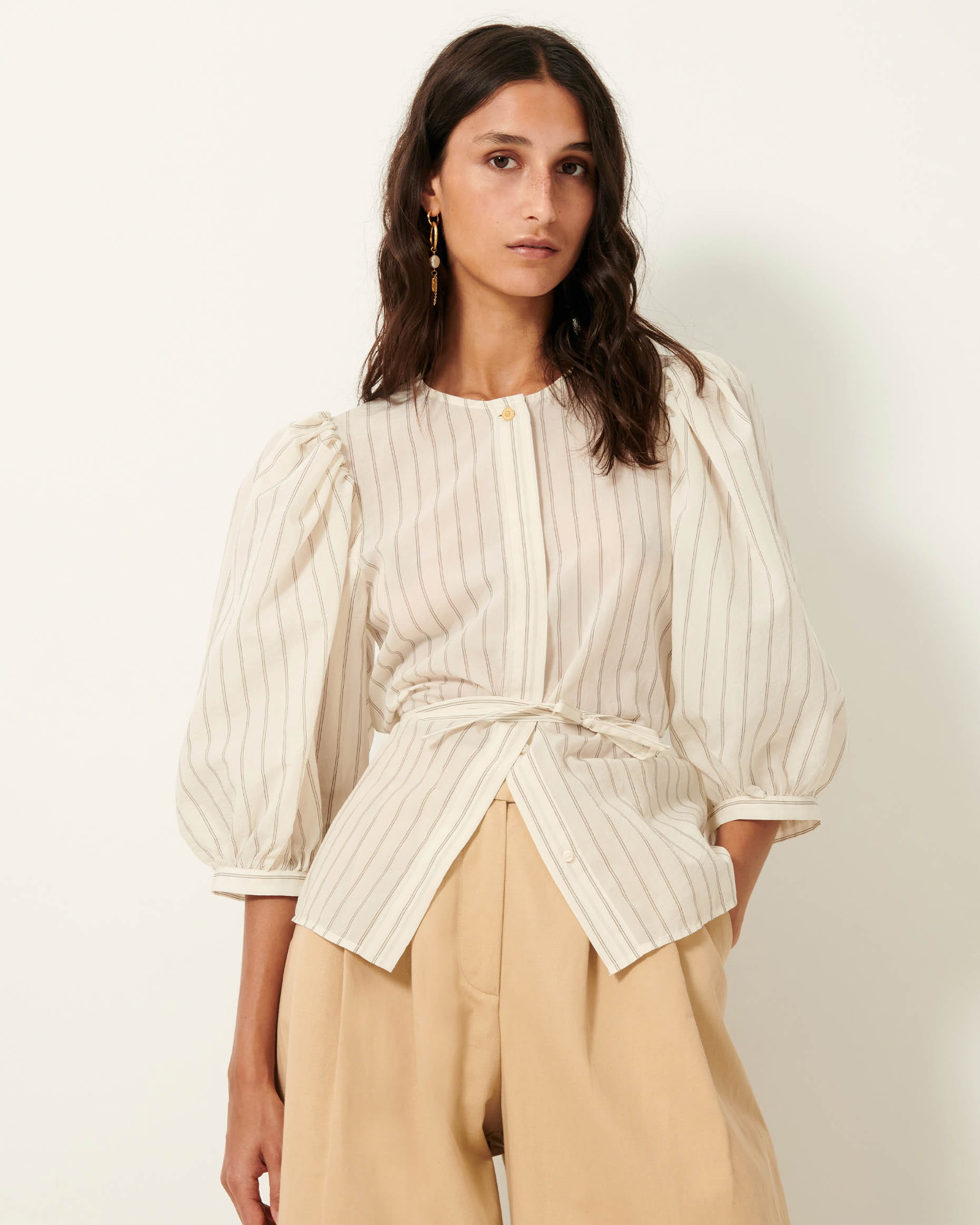 GEORGIA Sandcream | Blouse | SESSÙN Official website